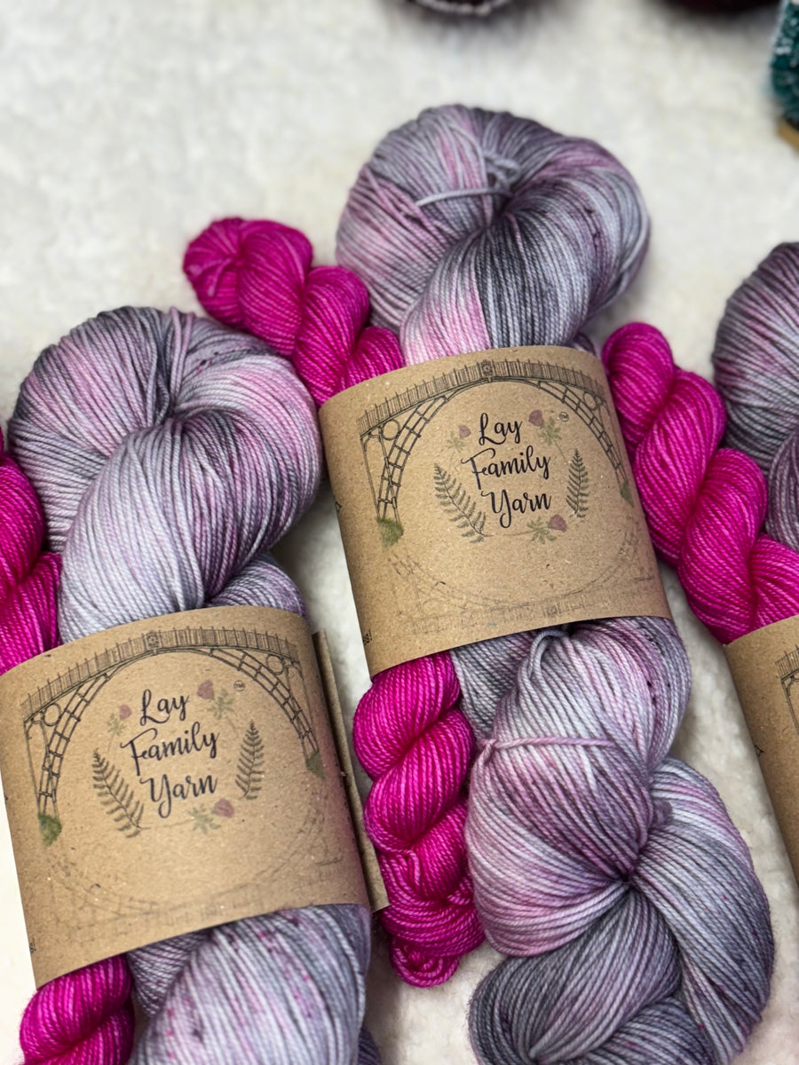 Mrs Clause’s sweetie jar – Lay Family Yarn