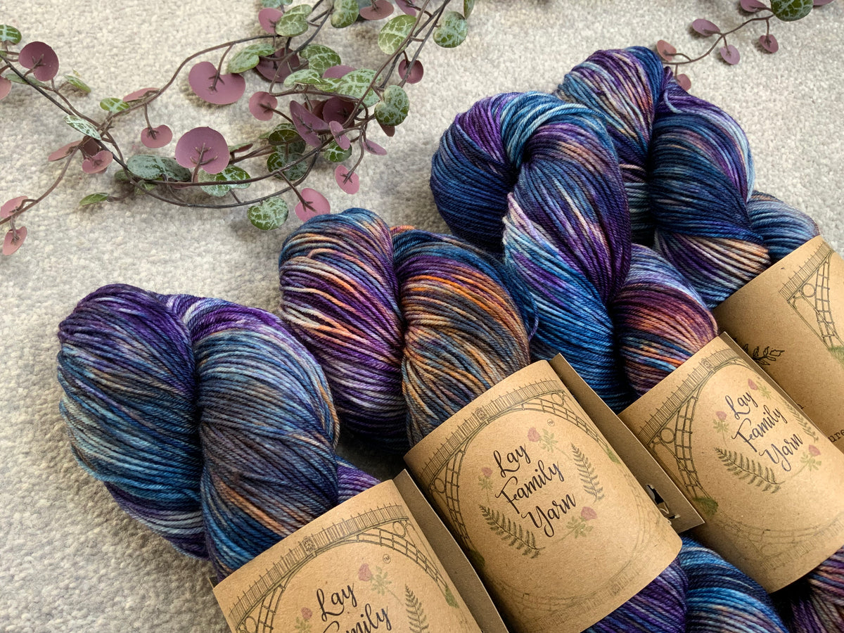 Cosmic wonder – Lay Family Yarn
